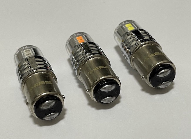 S25／BAY15D（180°ピン段違い／ダブル）／ウルトラ 3030 LED(12pcs) 900LM／2個セット（白・橙・赤）12V車用