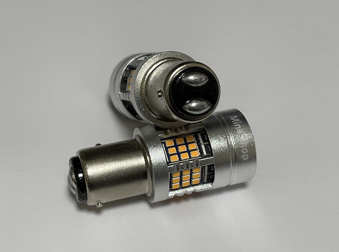 S25（ダブル）冷却ファン付きハイフラキャンセラー内蔵 LEDウインカーバルブ・橙（アンバー）S25／BAY15D（180°ピン段違い／ダブル）12V車専用