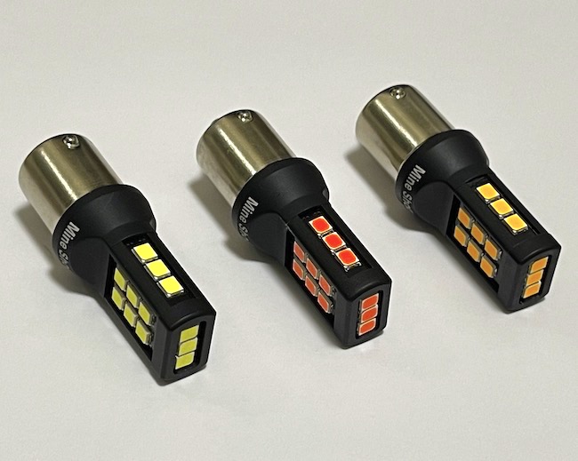 S25／BA15S（180°ピン／シングル）／2835monster led(20pcs) 900LM／白・橙・赤／2個セット（12V車／24V車 兼用）